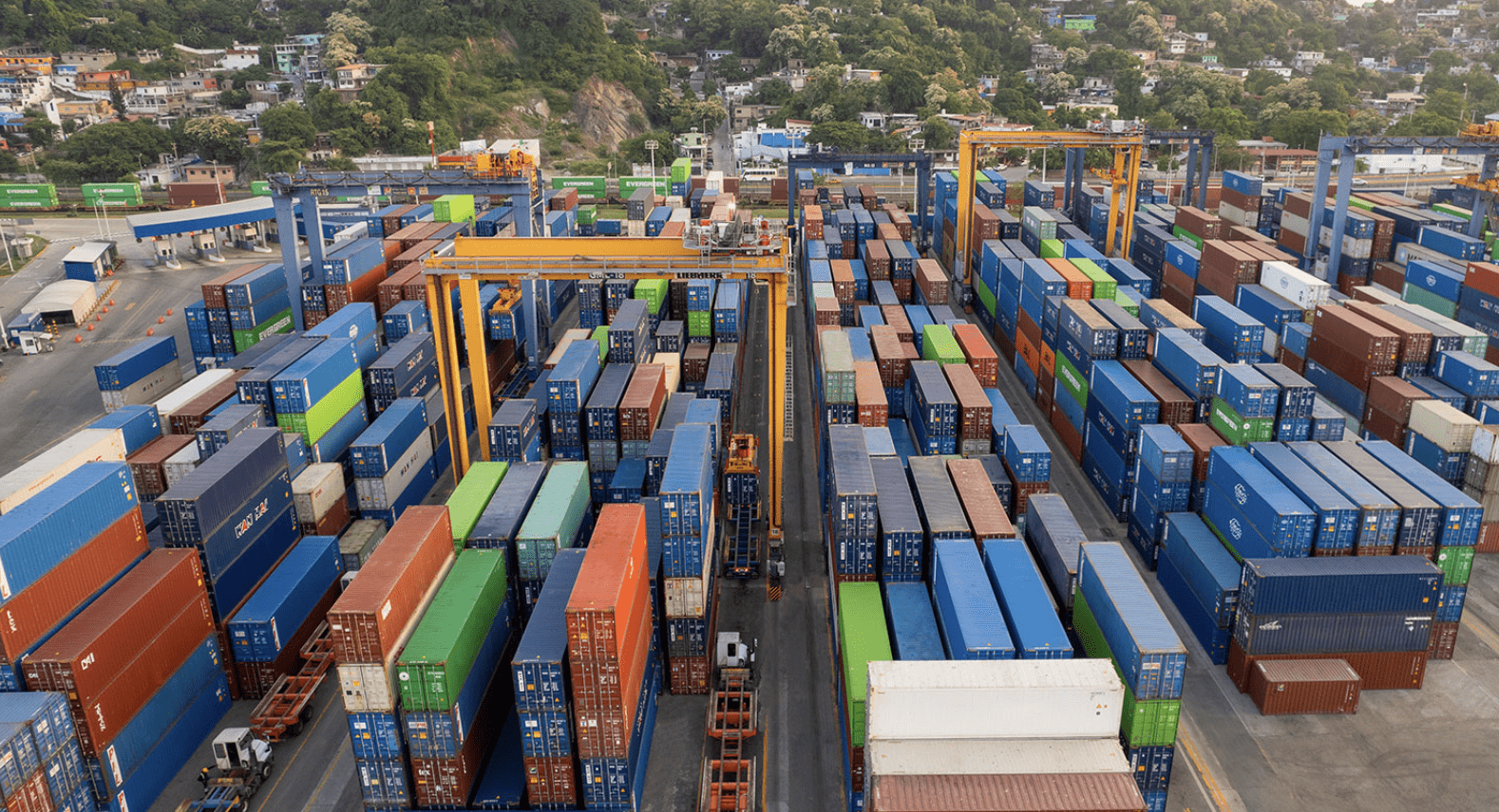 Manzanillo Rompe Récord De Movimiento De Contenedores Para Un Mes De Enero - Transporte.mx ...